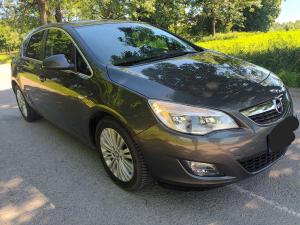 Melns Opel Astra 2012 Tauragė, ar dzinēja tilpumu 1.96 L un nobraukumu 233 tūkst. km par 3900 €, foto 3 vietnē AUTOMOTO.COM.LV