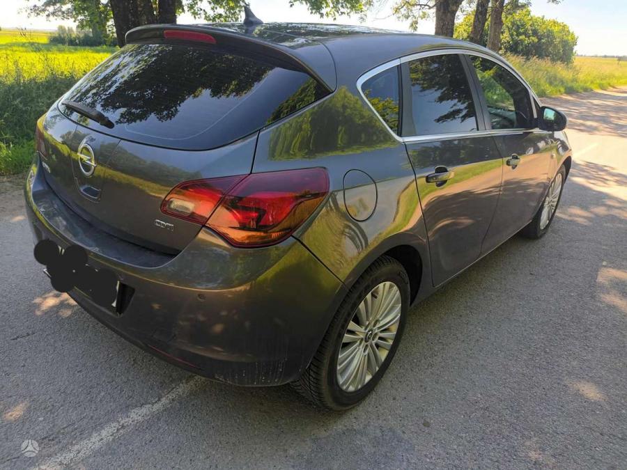 Melns Opel Astra 2012 Tauragė, ar dzinēja tilpumu 1.96 L un nobraukumu 233 tūkst. km par 3900 €, foto 8 vietnē AUTOMOTO.COM.LV