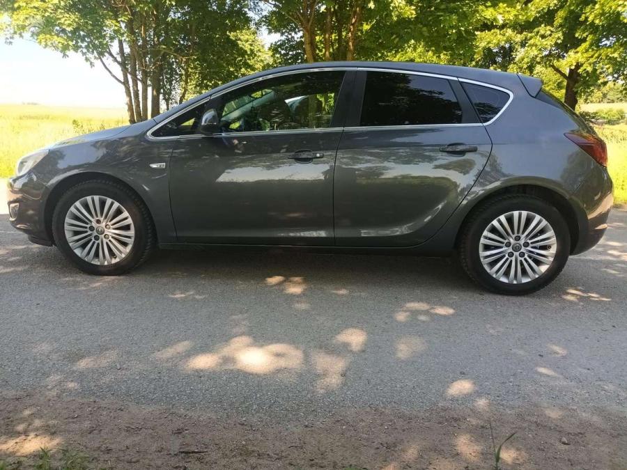 Melns Opel Astra 2012 Tauragė, ar dzinēja tilpumu 1.96 L un nobraukumu 233 tūkst. km par 3900 €, foto 11 vietnē AUTOMOTO.COM.LV