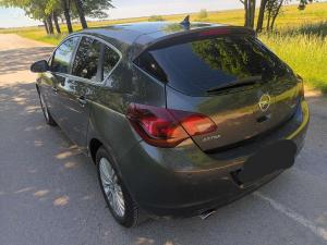 Melns Opel Astra 2012 Tauragė, ar dzinēja tilpumu 1.96 L un nobraukumu 233 tūkst. km par 3900 €, foto 12 vietnē AUTOMOTO.COM.LV