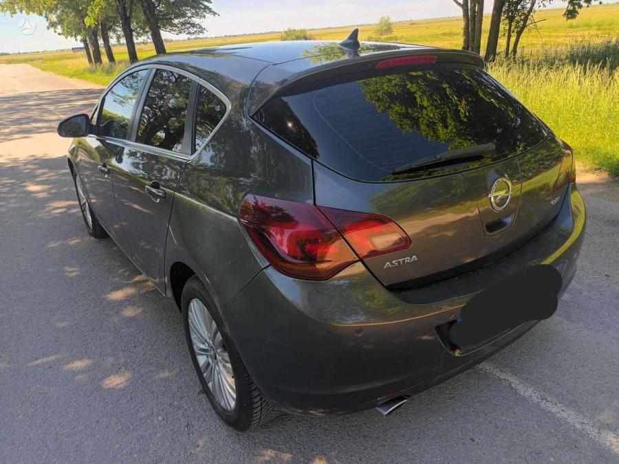 Melns Opel Astra 2012 Tauragė, ar dzinēja tilpumu 1.96 L un nobraukumu 233 tūkst. km par 3900 €, foto 12 vietnē AUTOMOTO.COM.LV