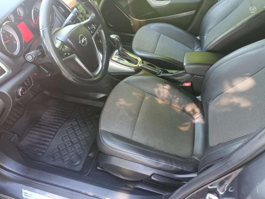 Melns Opel Astra 2012 Tauragė, ar dzinēja tilpumu 1.96 L un nobraukumu 233 tūkst. km par 3900 €, foto 14 vietnē AUTOMOTO.COM.LV