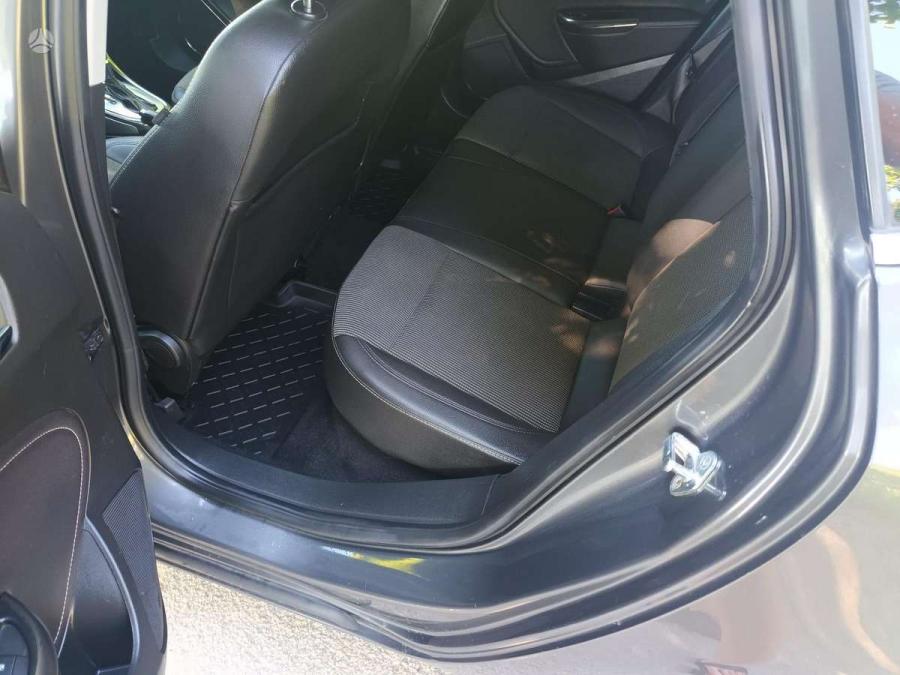 Melns Opel Astra 2012 Tauragė, ar dzinēja tilpumu 1.96 L un nobraukumu 233 tūkst. km par 3900 €, foto 15 vietnē AUTOMOTO.COM.LV