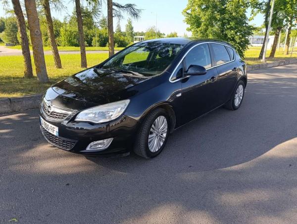 Melns Opel Astra 2012 Panevēža, ar dzinēja tilpumu 1.69 L un nobraukumu 237 tūkst. km par 3250 €, foto 1 vietnē AUTOMOTO.COM.LV