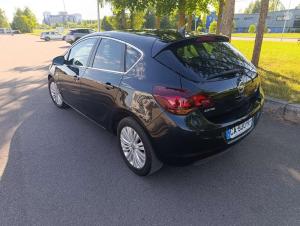 Melns Opel Astra 2012 Panevēža, ar dzinēja tilpumu 1.69 L un nobraukumu 237 tūkst. km par 3250 €, foto 4 vietnē AUTOMOTO.COM.LV