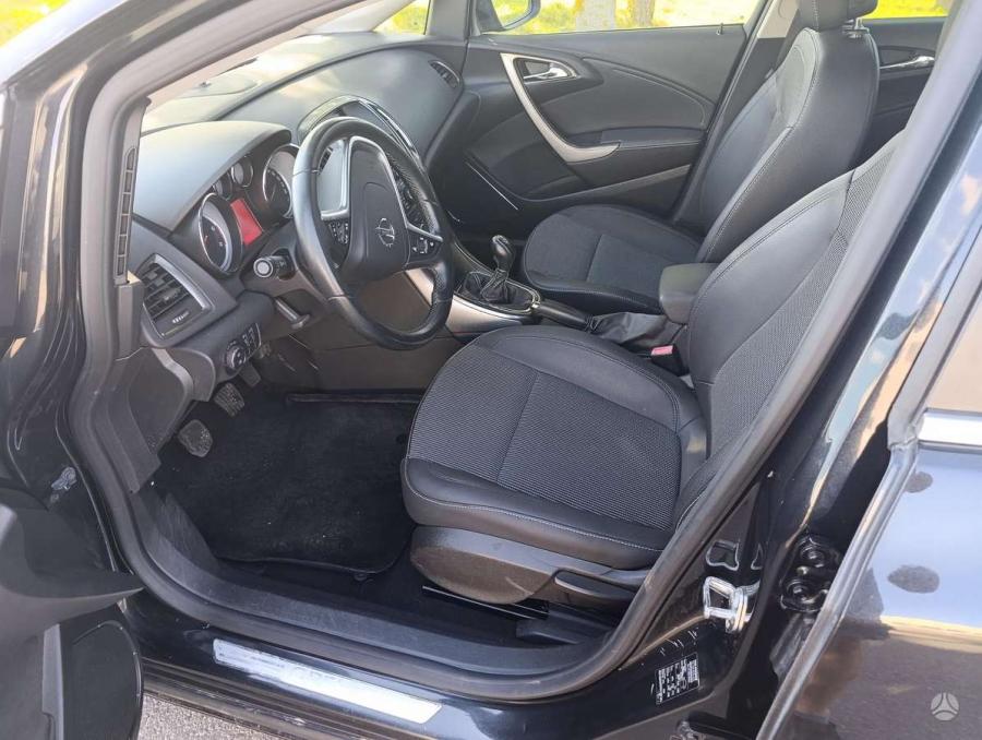 Melns Opel Astra 2012 Panevēža, ar dzinēja tilpumu 1.69 L un nobraukumu 237 tūkst. km par 3250 €, foto 8 vietnē AUTOMOTO.COM.LV