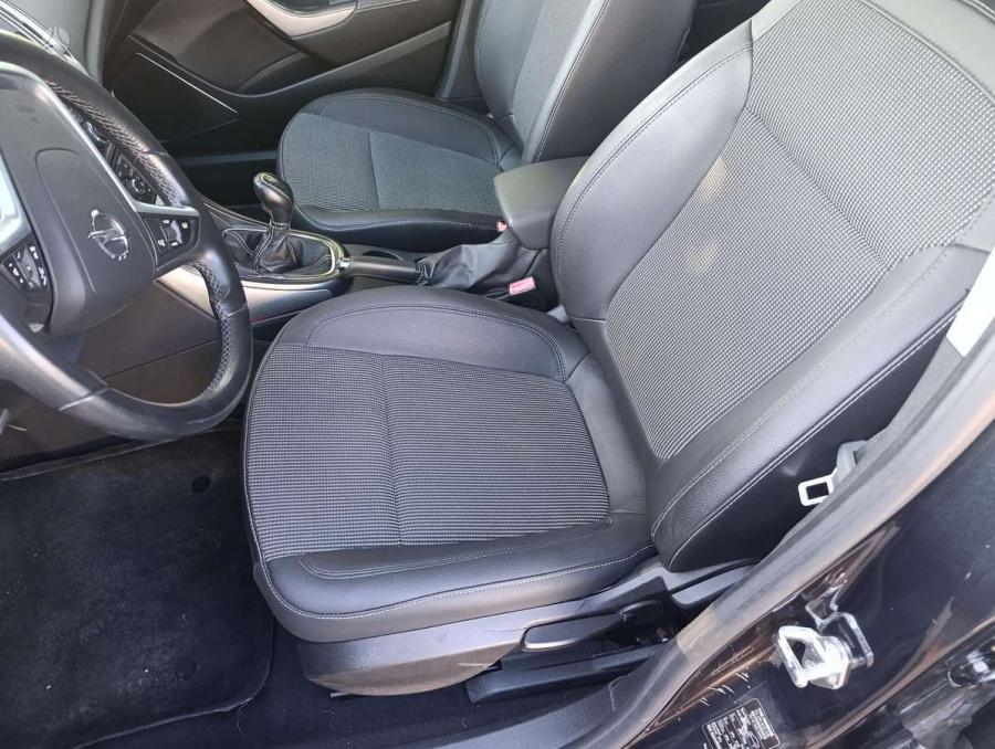 Melns Opel Astra 2012 Panevēža, ar dzinēja tilpumu 1.69 L un nobraukumu 237 tūkst. km par 3250 €, foto 11 vietnē AUTOMOTO.COM.LV