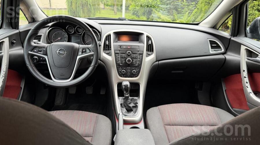 Black Opel Astra 2012 in Riga, with an engine capacity of 1.40 L and mileage of 146 thousand km for 4000 €, photo 8 on AUTOMOTO.COM.LV