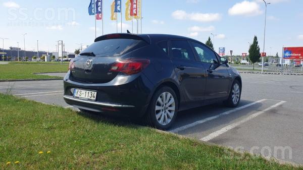 Black Opel Astra 2012 in Riga, with an engine capacity of 1.70 L and mileage of 211 thousand km for 3400 €, photo 3 on AUTOMOTO.COM.LV