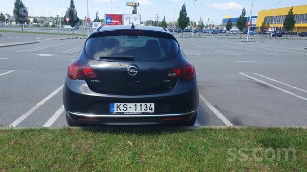 Black Opel Astra 2012 in Riga, with an engine capacity of 1.70 L and mileage of 211 thousand km for 3400 €, photo 4 on AUTOMOTO.COM.LV