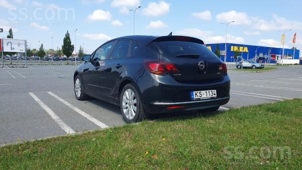 Black Opel Astra 2012 in Riga, with an engine capacity of 1.70 L and mileage of 211 thousand km for 3400 €, photo 5 on AUTOMOTO.COM.LV