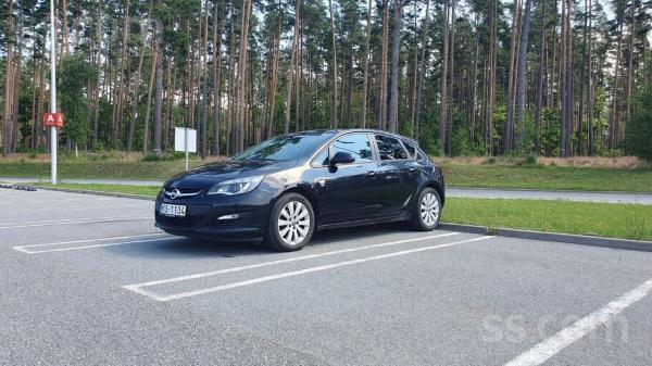 Black Opel Astra 2012 in Riga, with an engine capacity of 1.70 L and mileage of 211 thousand km for 3400 €, photo 6 on AUTOMOTO.COM.LV