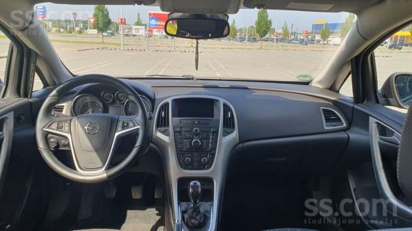 Black Opel Astra 2012 in Riga, with an engine capacity of 1.70 L and mileage of 211 thousand km for 3400 €, photo 10 on AUTOMOTO.COM.LV