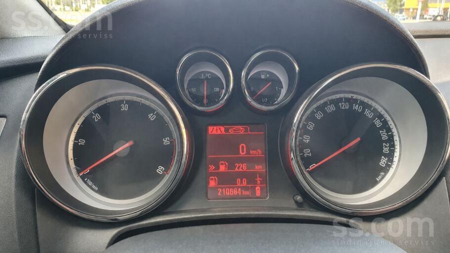 Melns Opel Astra 2012 Rīga, ar dzinēja tilpumu 1.70 L un nobraukumu 211 tūkst. km par 3400 €, foto 12 vietnē AUTOMOTO.COM.LV
