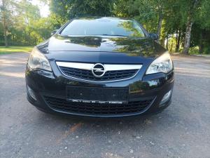 Black Opel Astra 2012 in Birzai, with an engine capacity of 1.70 L and mileage of 239 thousand km for 2650 €, photo  on AUTOMOTO.COM.LV