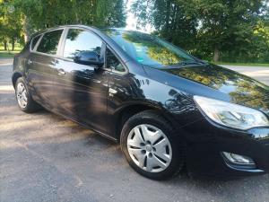 Black Opel Astra 2012 in Birzai, with an engine capacity of 1.70 L and mileage of 239 thousand km for 2650 €, photo 4 on AUTOMOTO.COM.LV