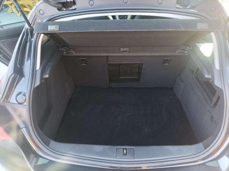 Black Opel Astra 2012 in Birzai, with an engine capacity of 1.70 L and mileage of 239 thousand km for 2650 €, photo 6 on AUTOMOTO.COM.LV