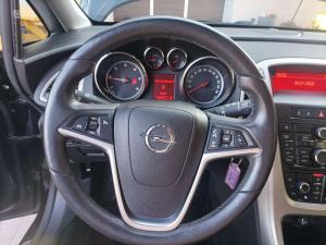 Black Opel Astra 2012 in Birzai, with an engine capacity of 1.70 L and mileage of 239 thousand km for 2650 €, photo 11 on AUTOMOTO.COM.LV