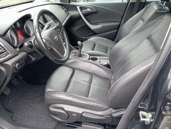 Black Opel Astra 2012 in Sakiai, with an engine capacity of 1.70 L and mileage of 241 thousand km for 2900 €, photo 8 on AUTOMOTO.COM.LV