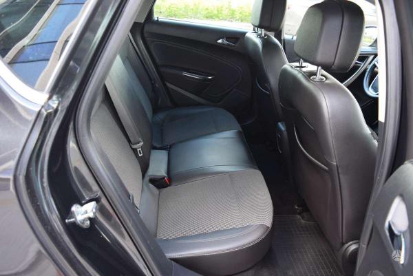 Black Opel Astra 2012 in Vilnius, with an engine capacity of 1.36 L and mileage of 219 thousand km for 4000 €, photo 11 on AUTOMOTO.COM.LV