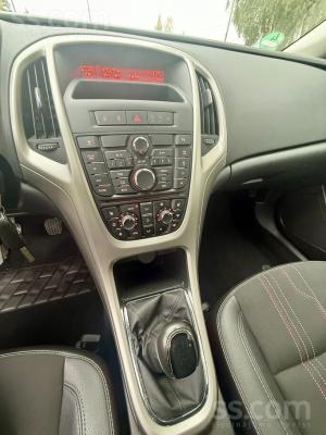 Black Opel Astra 2012 in Riga, with an engine capacity of 1.40 L and mileage of 0 thousand km for 4590 €, photo 17 on AUTOMOTO.COM.LV