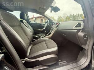 Black Opel Astra 2012 in Riga, with an engine capacity of 1.40 L and mileage of 0 thousand km for 4590 €, photo 21 on AUTOMOTO.COM.LV