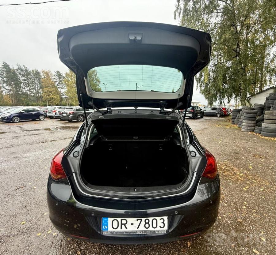 Black Opel Astra 2012 in Riga, with an engine capacity of 1.40 L and mileage of 0 thousand km for 4590 €, photo 28 on AUTOMOTO.COM.LV