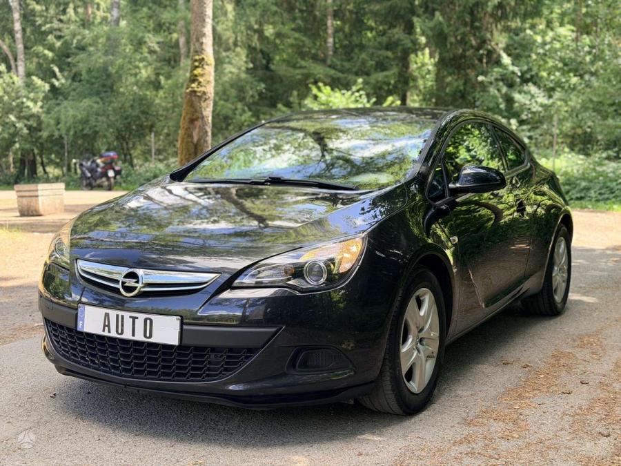 Black Opel Astra 2013 in Taurage, with an engine capacity of 1.69 L and mileage of 220 thousand km for 3999 €, photo 5 on AUTOMOTO.COM.LV