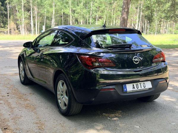 Black Opel Astra 2013 in Taurage, with an engine capacity of 1.69 L and mileage of 220 thousand km for 3999 €, photo 5 on AUTOMOTO.COM.LV