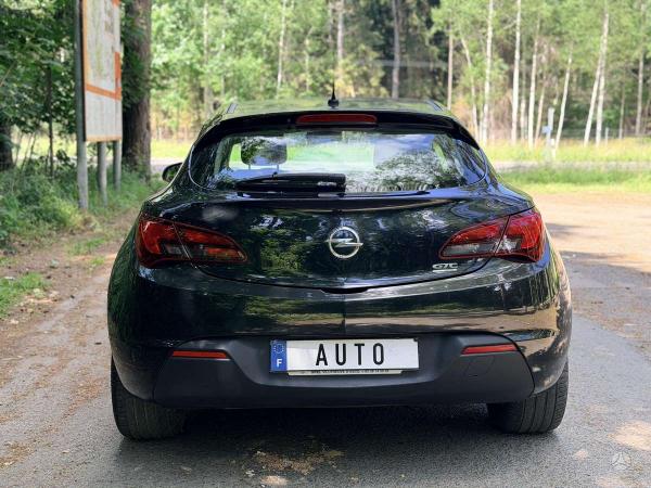 Black Opel Astra 2013 in Taurage, with an engine capacity of 1.69 L and mileage of 220 thousand km for 3999 €, photo 6 on AUTOMOTO.COM.LV
