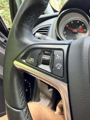 Black Opel Astra 2013 in Taurage, with an engine capacity of 1.69 L and mileage of 220 thousand km for 3999 €, photo 11 on AUTOMOTO.COM.LV