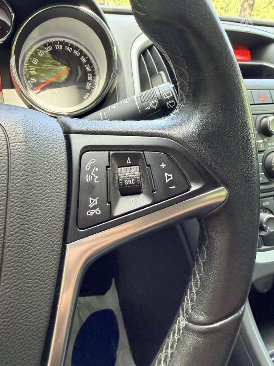 Black Opel Astra 2013 in Taurage, with an engine capacity of 1.69 L and mileage of 220 thousand km for 3999 €, photo 12 on AUTOMOTO.COM.LV