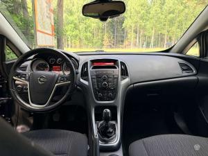 Black Opel Astra 2013 in Taurage, with an engine capacity of 1.69 L and mileage of 220 thousand km for 3999 €, photo 19 on AUTOMOTO.COM.LV