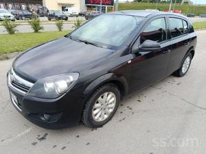 Melns Opel Astra 2013 Jēkabpils, ar dzinēja tilpumu 1.60 L un nobraukumu 160 tūkst. km par 3250 €, foto  vietnē AUTOMOTO.COM.LV