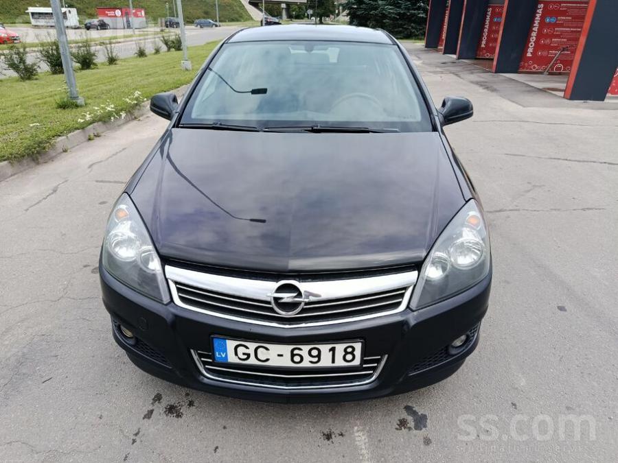 Black Opel Astra 2013 in Jekabpils, with an engine capacity of 1.60 L and mileage of 160 thousand km for 3250 €, photo 6 on AUTOMOTO.COM.LV