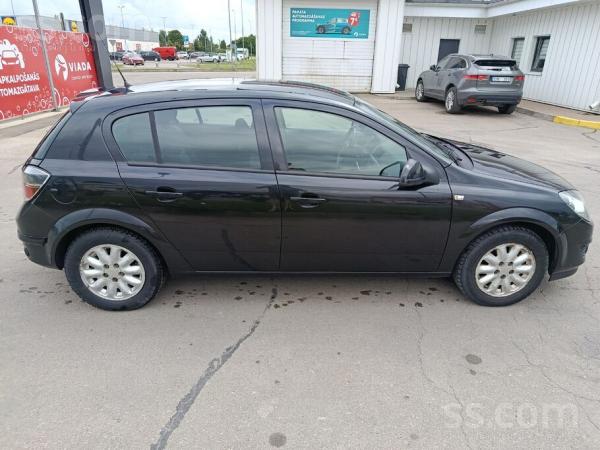 Black Opel Astra 2013 in Jekabpils, with an engine capacity of 1.60 L and mileage of 160 thousand km for 3250 €, photo 7 on AUTOMOTO.COM.LV