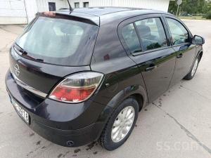 Black Opel Astra 2013 in Jekabpils, with an engine capacity of 1.60 L and mileage of 160 thousand km for 3250 €, photo 9 on AUTOMOTO.COM.LV