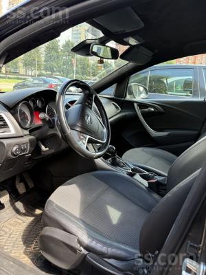 Black Opel Astra 2013 in Riga, with an engine capacity of 1.70 L and mileage of 258 thousand km for 4500 €, photo 10 on AUTOMOTO.COM.LV