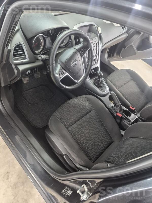 Melns Opel Astra 2013 Saldus, ar dzinēja tilpumu 1.70 L un nobraukumu 251 tūkst. km par 3300 €, foto 10 vietnē AUTOMOTO.COM.LV