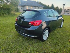 Black Opel Astra 2013 in Kelme, with an engine capacity of 1.69 L and mileage of 203 thousand km for 3900 €, photo 5 on AUTOMOTO.COM.LV