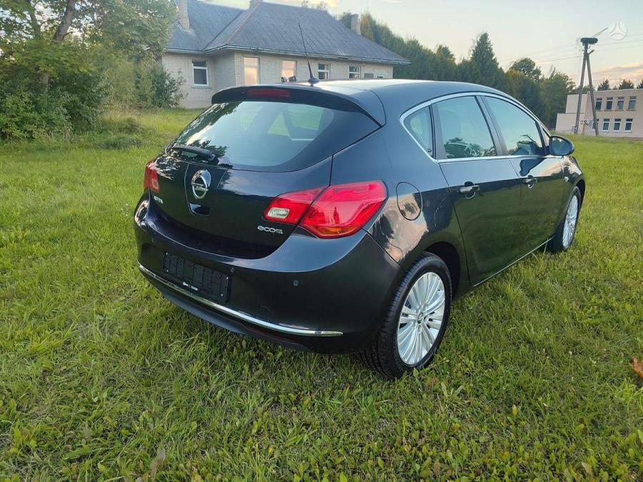Black Opel Astra 2013 in Kelme, with an engine capacity of 1.69 L and mileage of 203 thousand km for 3900 €, photo 5 on AUTOMOTO.COM.LV