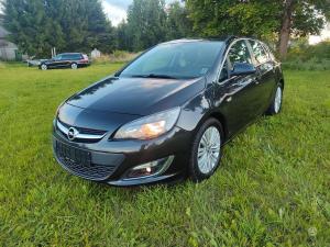 Black Opel Astra 2013 in Kelme, with an engine capacity of 1.69 L and mileage of 203 thousand km for 3900 €, photo 7 on AUTOMOTO.COM.LV