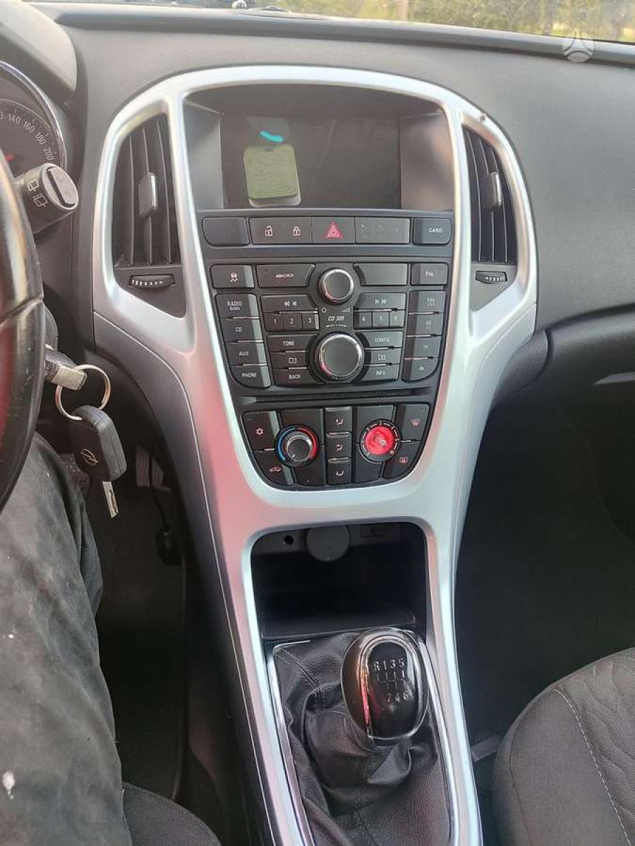 Black Opel Astra 2013 in Kelme, with an engine capacity of 1.69 L and mileage of 203 thousand km for 3900 €, photo 9 on AUTOMOTO.COM.LV