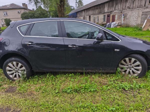 Melns Opel Astra 2014 Šilutė, ar dzinēja tilpumu 1.69 L un nobraukumu 17 tūkst. km par 1500 €, foto 6 vietnē AUTOMOTO.COM.LV