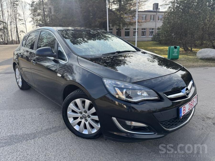 Black Opel Astra 2014 in Ogre, with an engine capacity of 2.00 L and mileage of 238 thousand km for 5250 €, photo 4 on AUTOMOTO.COM.LV