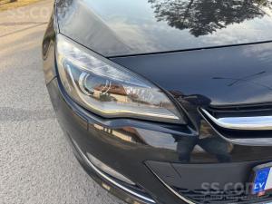 Black Opel Astra 2014 in Ogre, with an engine capacity of 2.00 L and mileage of 238 thousand km for 5250 €, photo 7 on AUTOMOTO.COM.LV