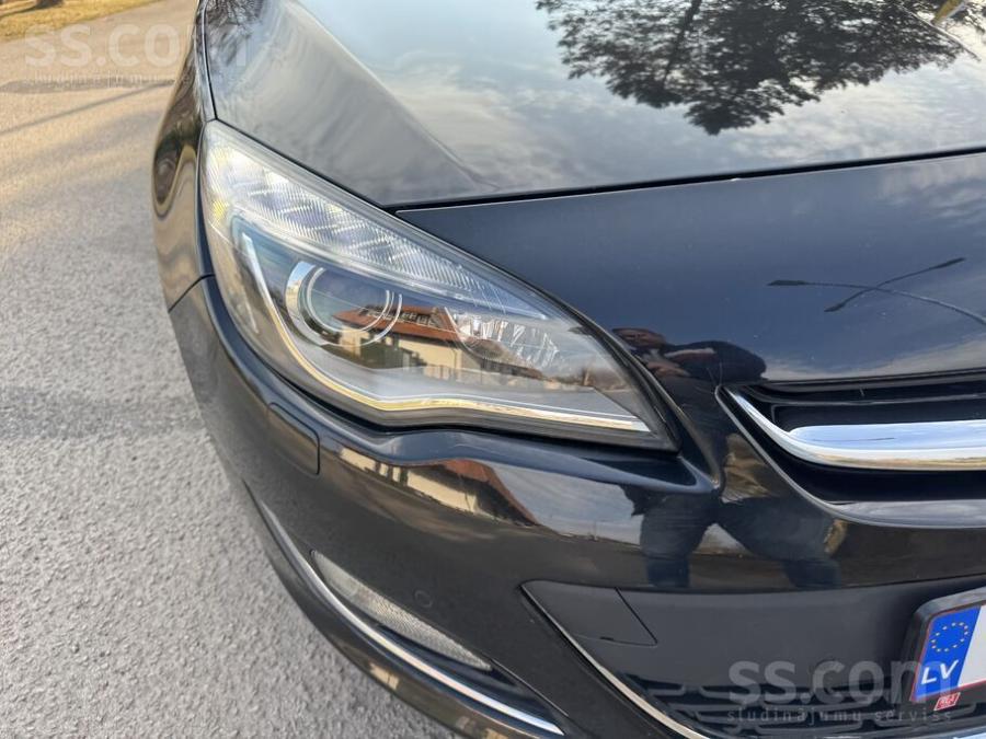 Black Opel Astra 2014 in Ogre, with an engine capacity of 2.00 L and mileage of 238 thousand km for 5250 €, photo 7 on AUTOMOTO.COM.LV