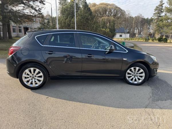 Black Opel Astra 2014 in Ogre, with an engine capacity of 2.00 L and mileage of 238 thousand km for 5250 €, photo 8 on AUTOMOTO.COM.LV