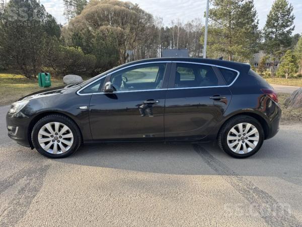 Black Opel Astra 2014 in Ogre, with an engine capacity of 2.00 L and mileage of 238 thousand km for 5250 €, photo 9 on AUTOMOTO.COM.LV