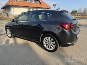Black Opel Astra 2014 in Ogre, with an engine capacity of 2.00 L and mileage of 238 thousand km for 5250 €, photo 10 on AUTOMOTO.COM.LV